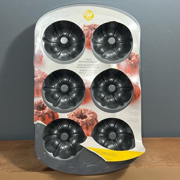 Wilton | Kitchen | Wilton Nonstick 6cavity Mini Fluted Tube Baking Pan ...